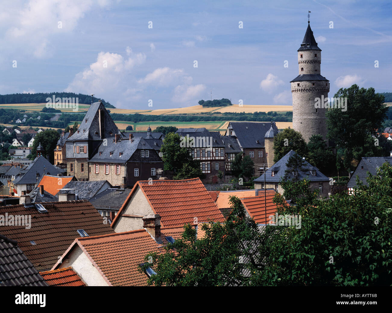 Stadtpanorama mit Rathaus, Burg und Hexenturm, Idstein, Naturpark Rhein ...