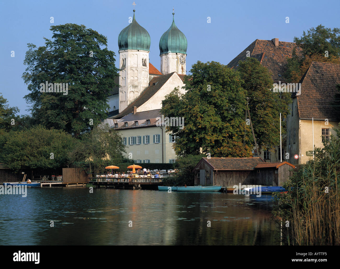 Kloster Seeon an einem See, Seeon, Chiemgau, Oberbayern Stock Photo - Alamy