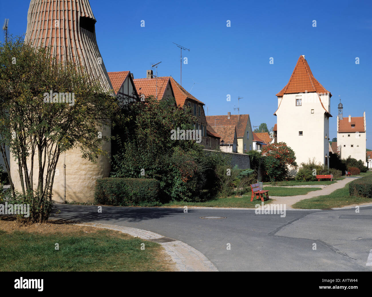 Stadtmauer mit Stadttoren in Sulzfeld, Main, Unterfranken, Bayern Stock ...