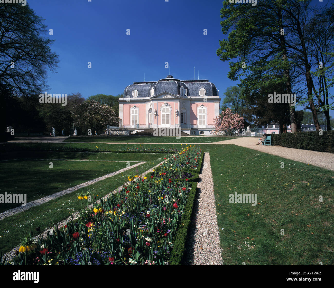 Schlosspark von Schloss Benrath im Fruehling, Duesseldorf-Benrath ...