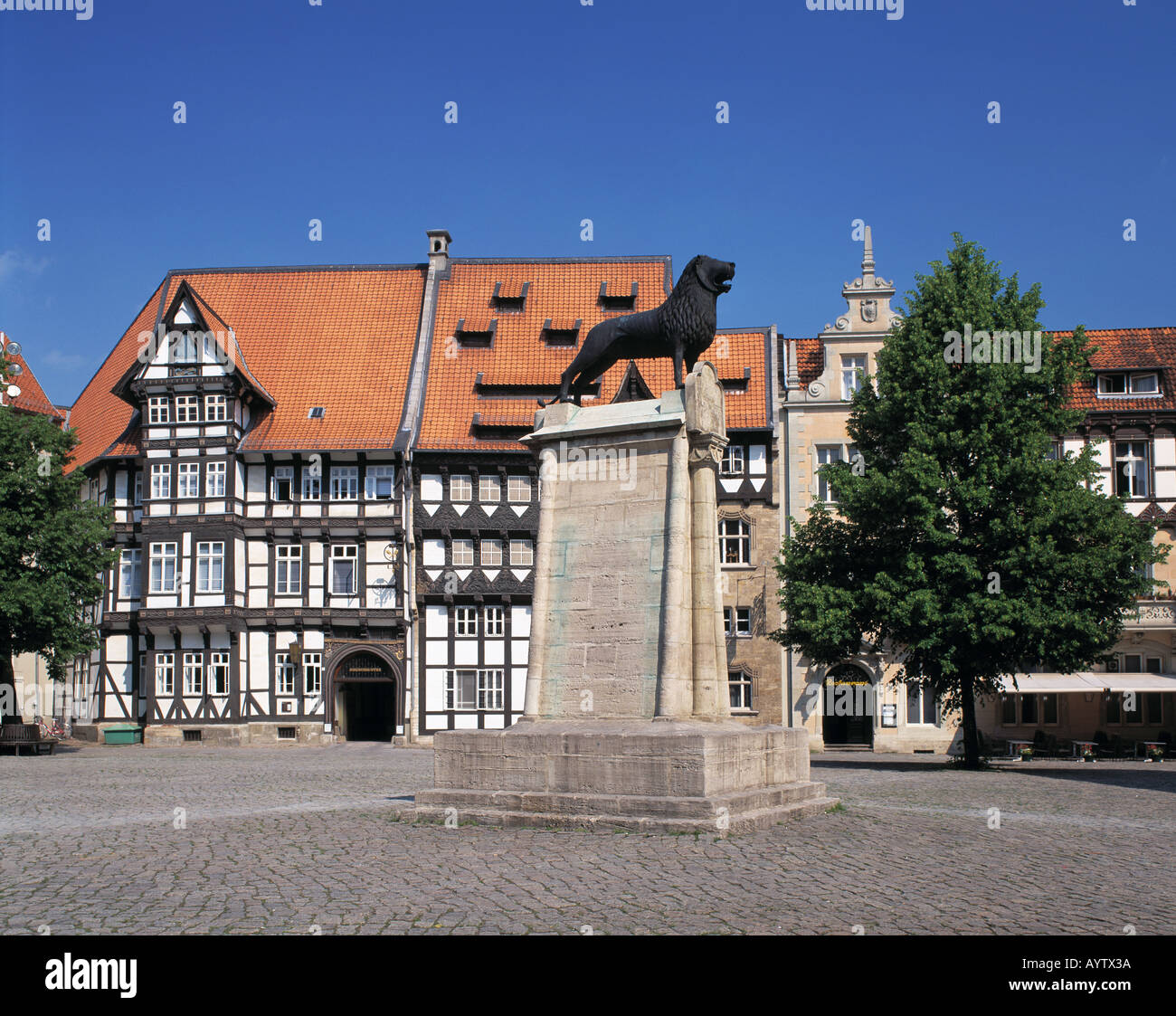 Burgplatz, Loewenskulptur, Heinrich der Loewe, Huneborstelsches Haus ...