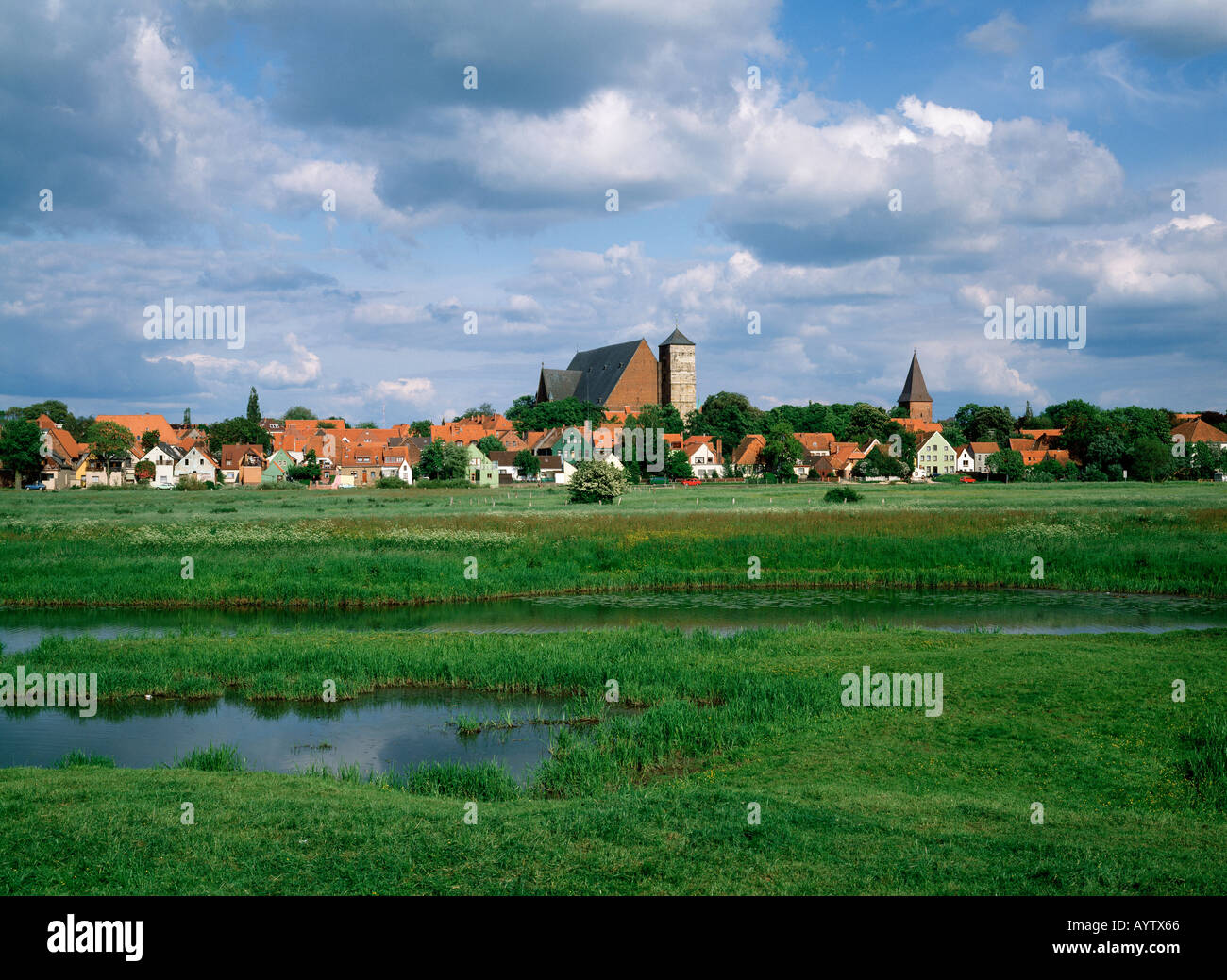 Stadtansicht Verden an der Aller mit Dom und Andreas-Kirche Stock Photo ...