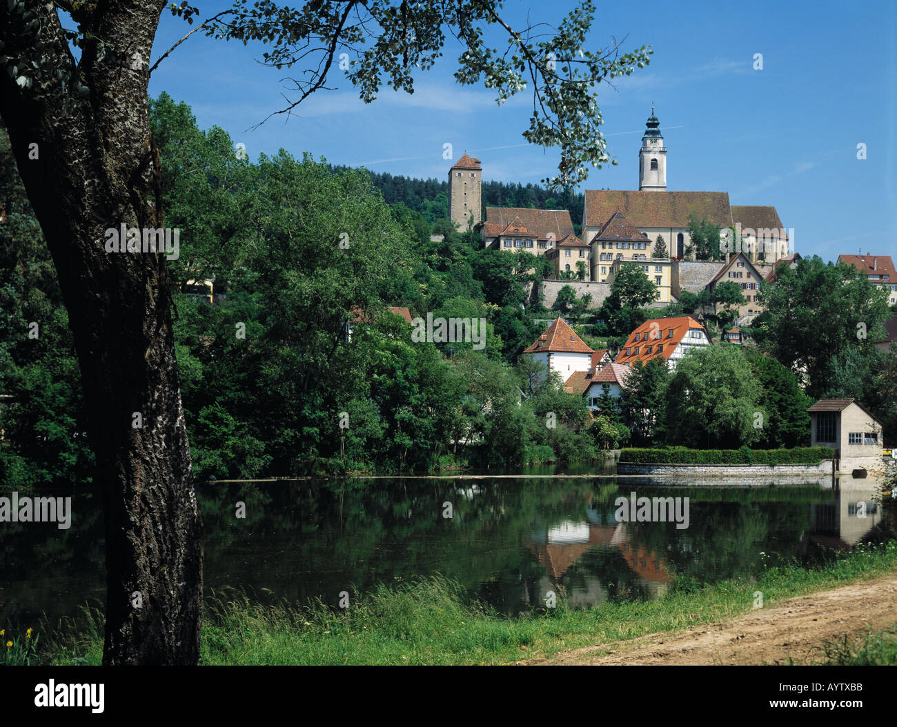 Stadtpanorama mit Schuetteturm und Stiftskirche Heilig Kreuz in Horb ...