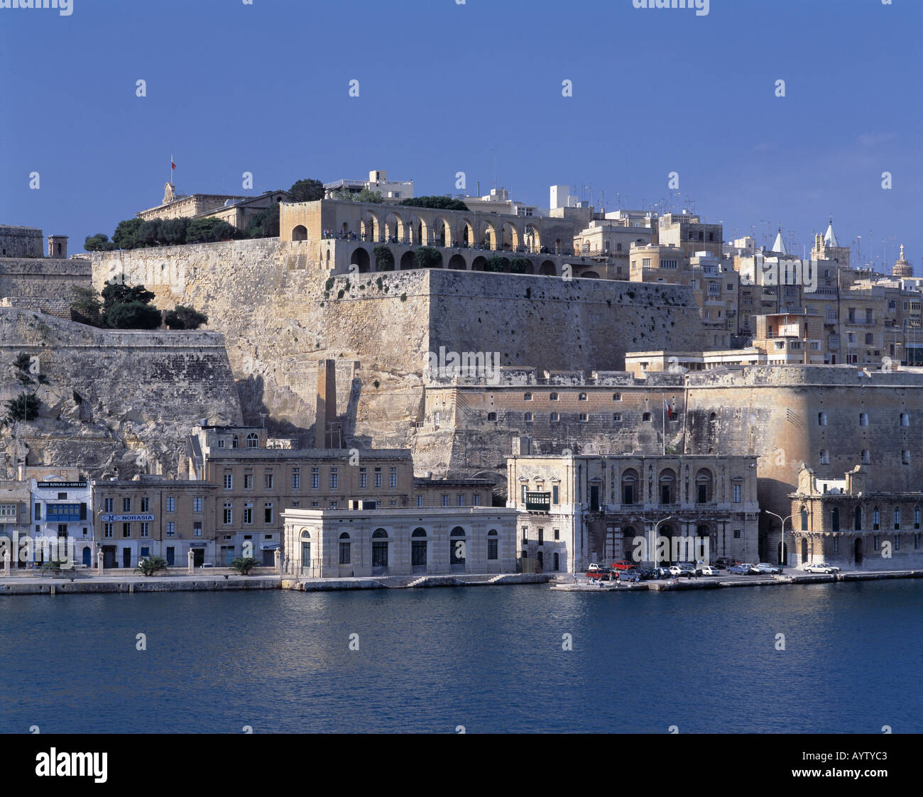 Grand Harbour mit Befestigungsanlagen der Stadt, Valletta, Malta Stock ...