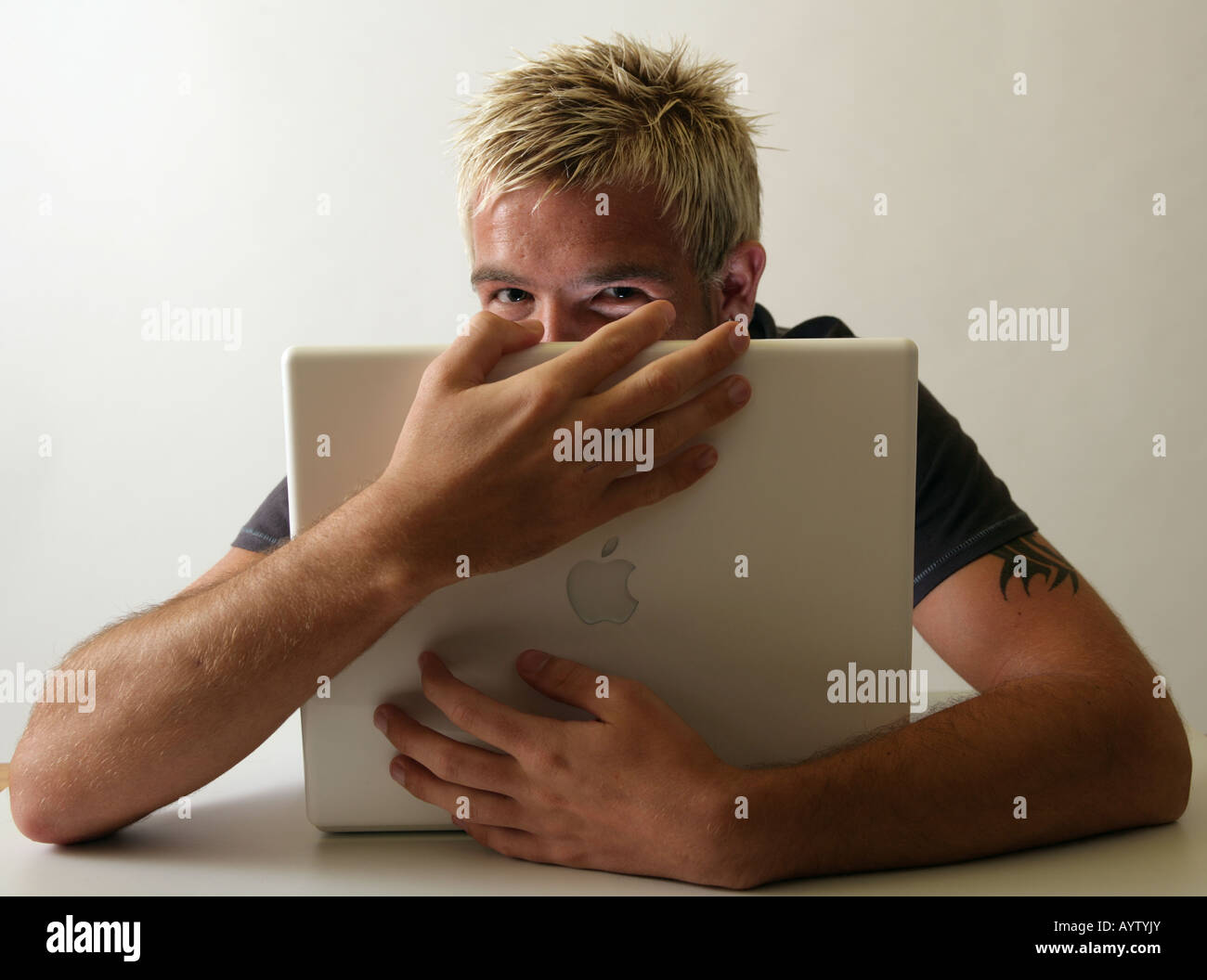 An apple and a laptop hi-res stock photography and images - Alamy