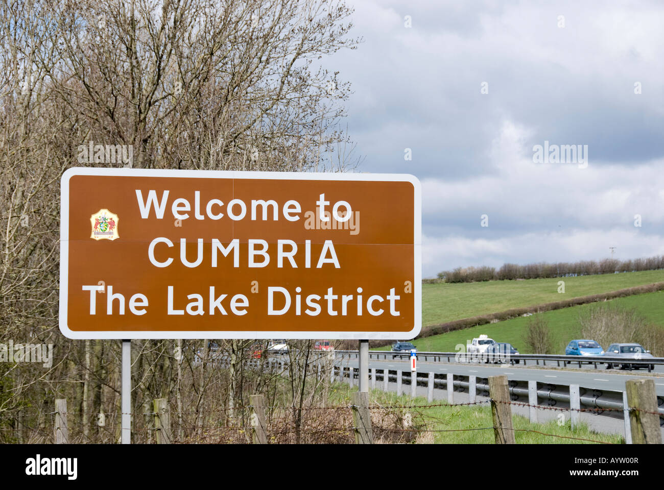 welcome to cumbria the lake district sign Stock Photo - Alamy