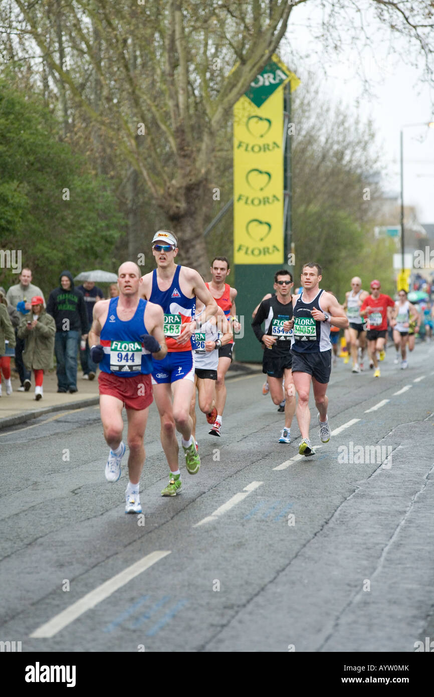 Race london marathon 2008 mudchute hi-res stock photography and images ...