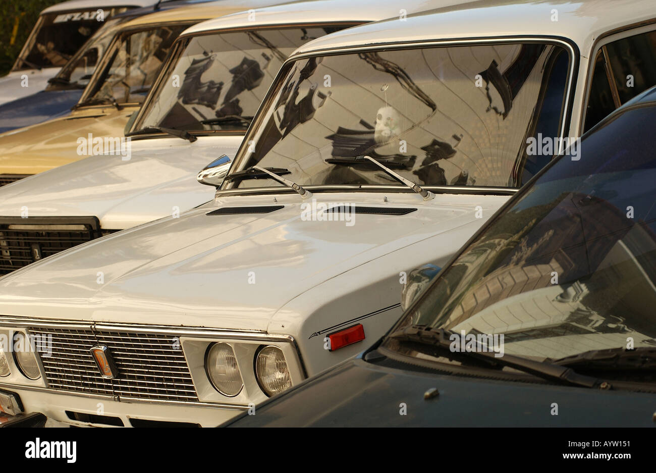 Cuban parking lot hi-res stock photography and images - Alamy