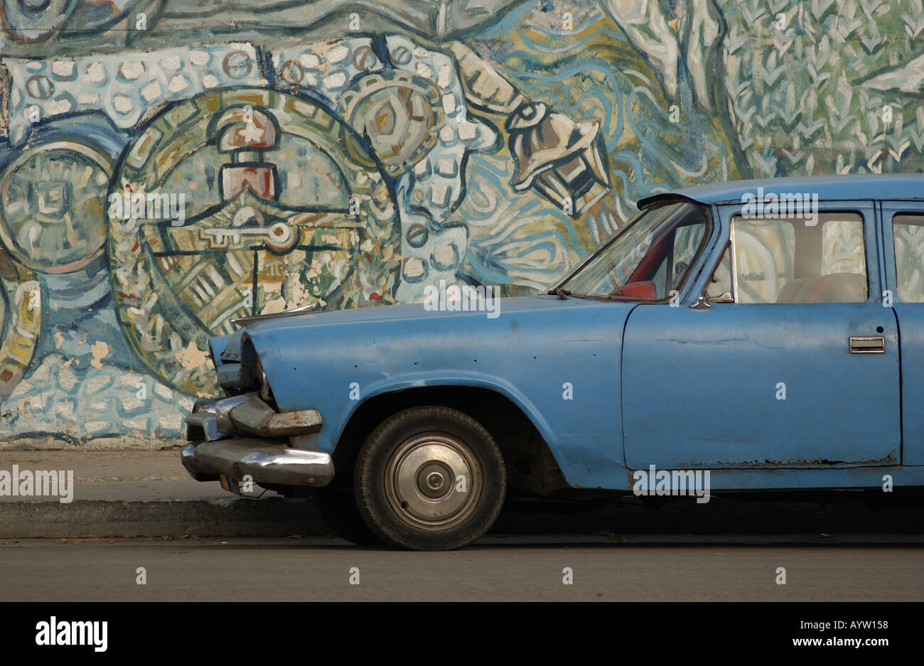 Side profile of an old blue car Havana Cuba Stock Photo - Alamy