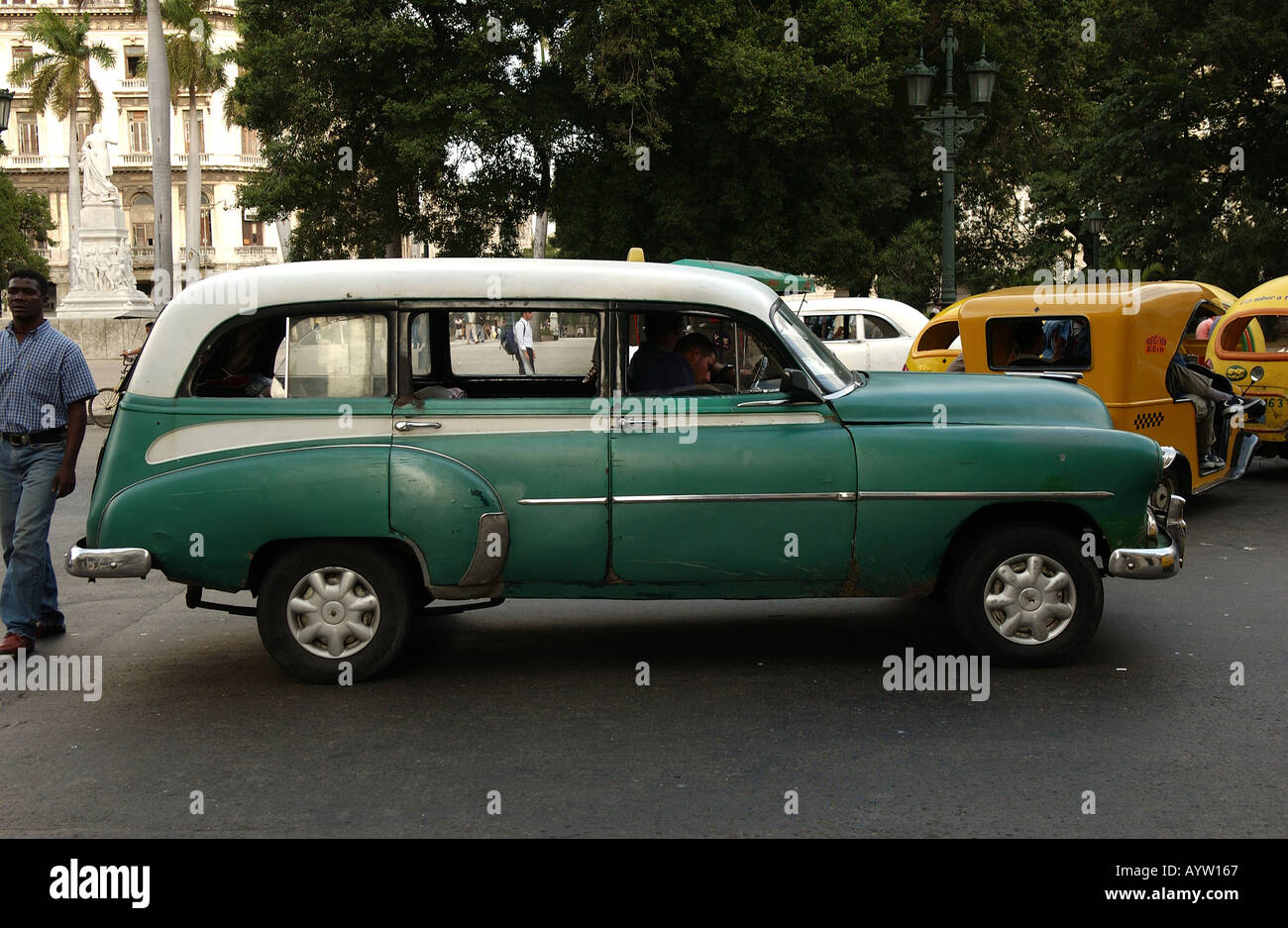 Side profile of an antique car Havana Cuba Stock Photo - Alamy