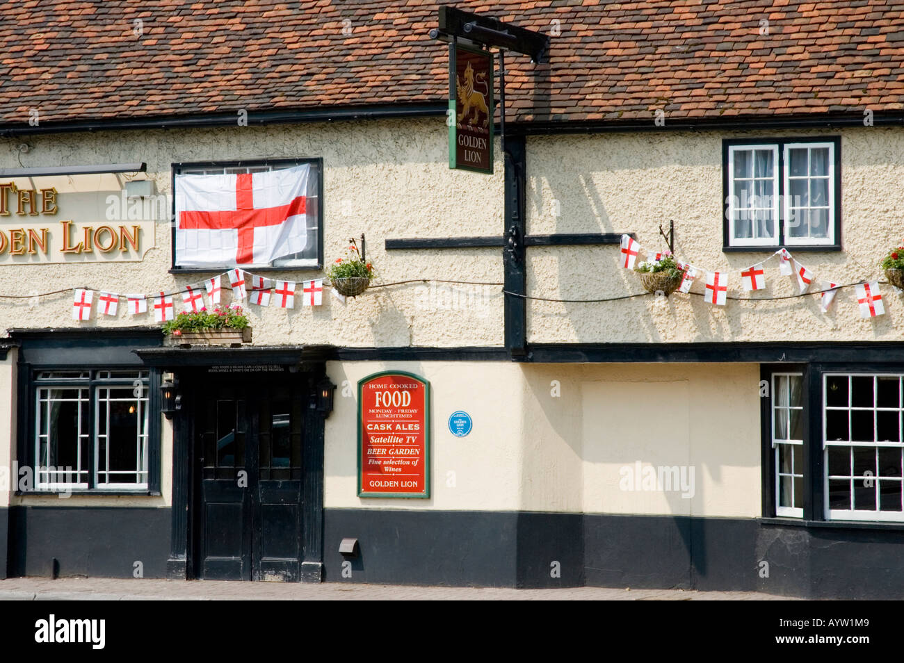 English lion flags hi-res stock photography and images - Alamy