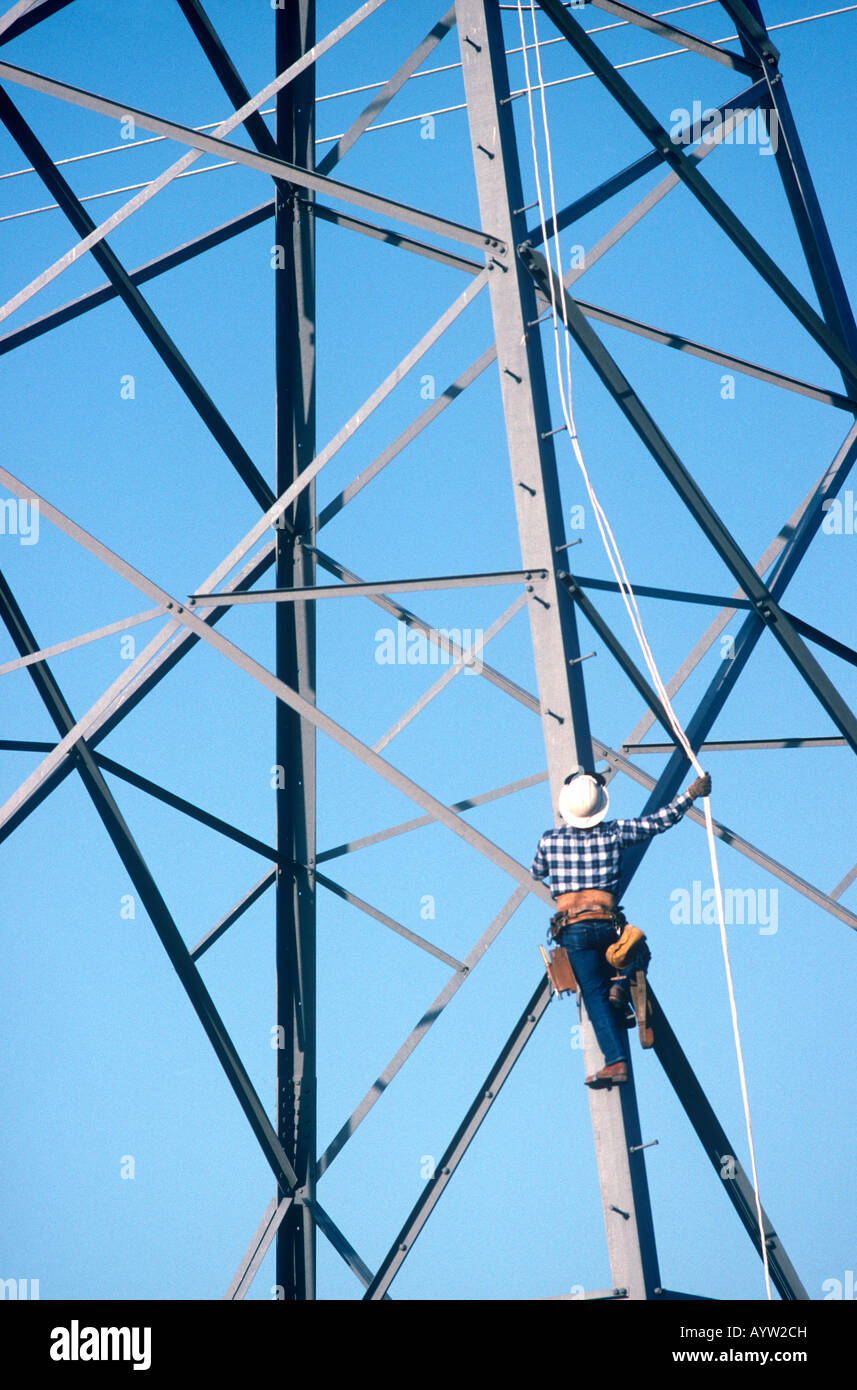 Lineman tower hi-res stock photography and images - Alamy