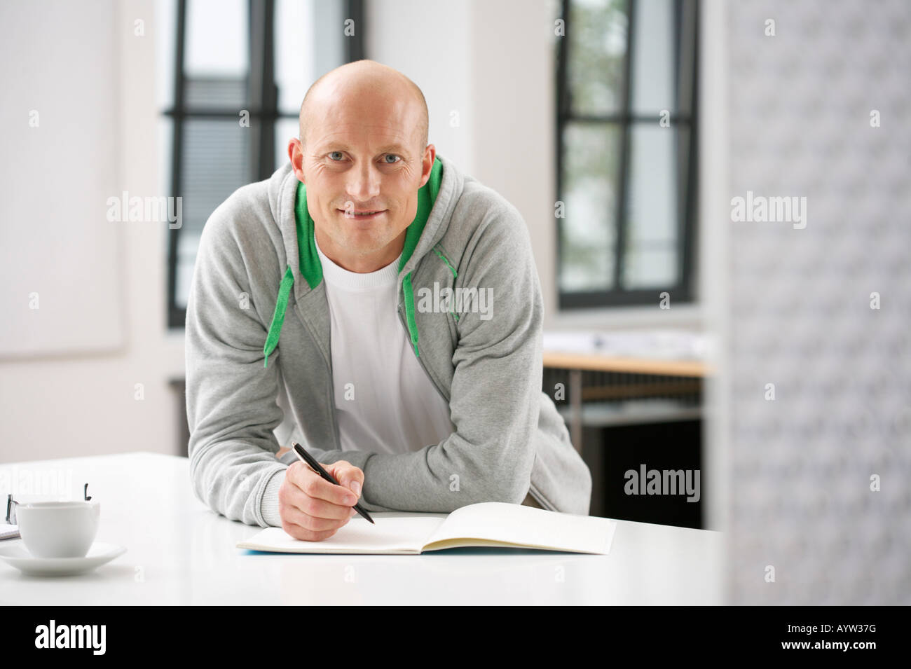 Man leaning on table hi-res stock photography and images - Alamy