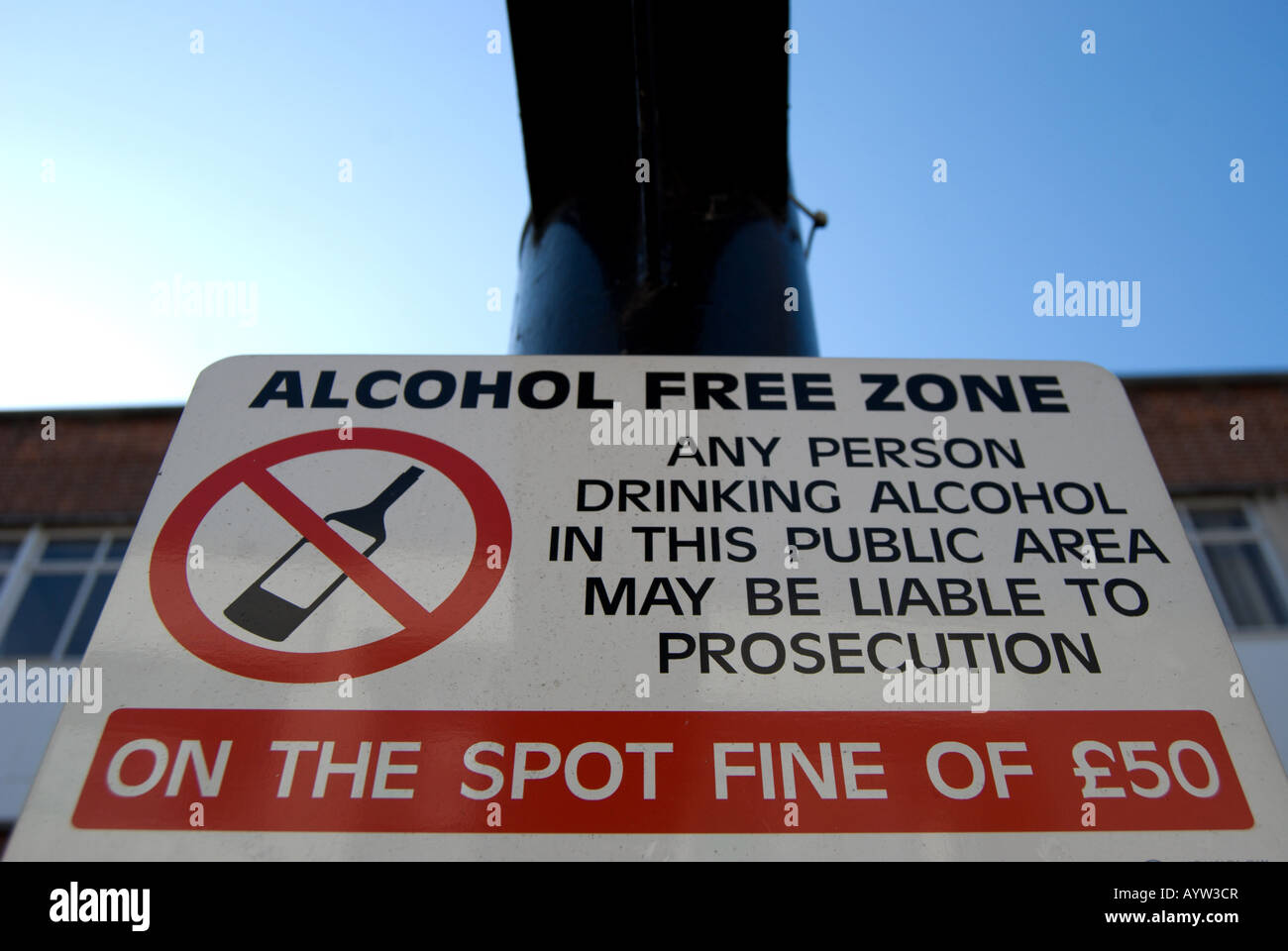 british street sign indicating an alcohol free zone Stock Photo - Alamy
