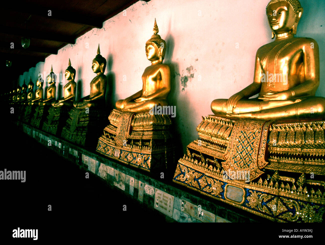 Row of Buddha statues in temple in Sri Lanka Stock Photo - Alamy