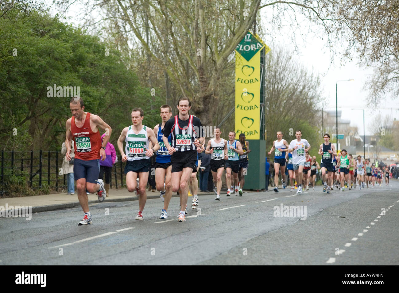 Race london marathon 2008 mudchute hi-res stock photography and images ...