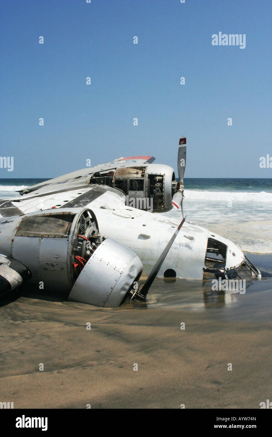 Crashed airplane hi-res stock photography and images - Alamy
