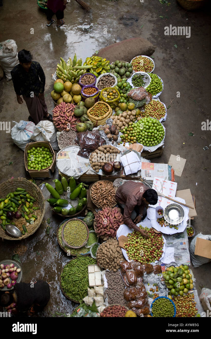 a vendor at the farmers market Stock Photo - Alamy