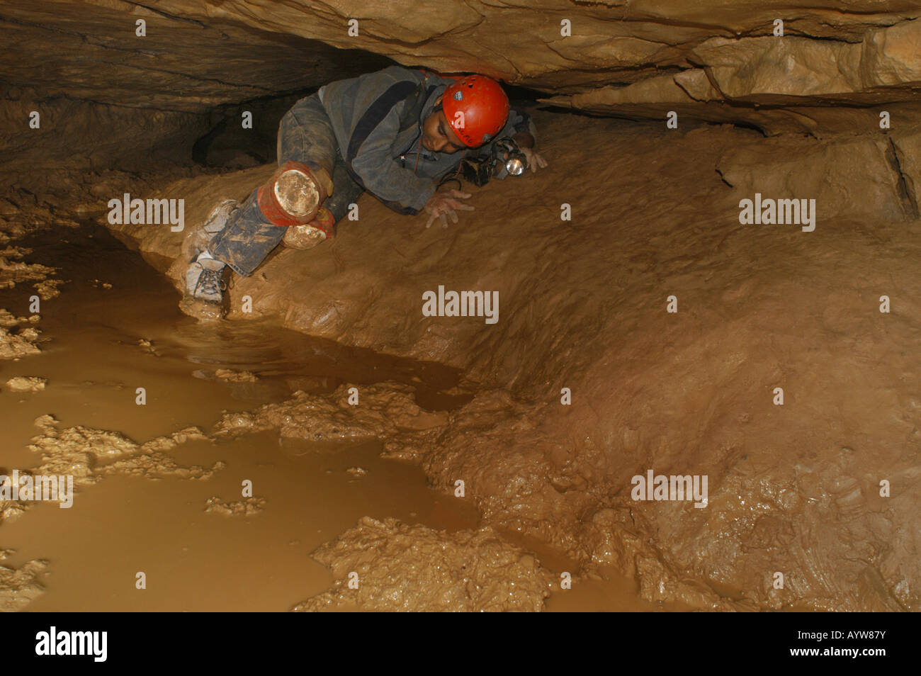 Caver spelunking hi-res stock photography and images - Alamy