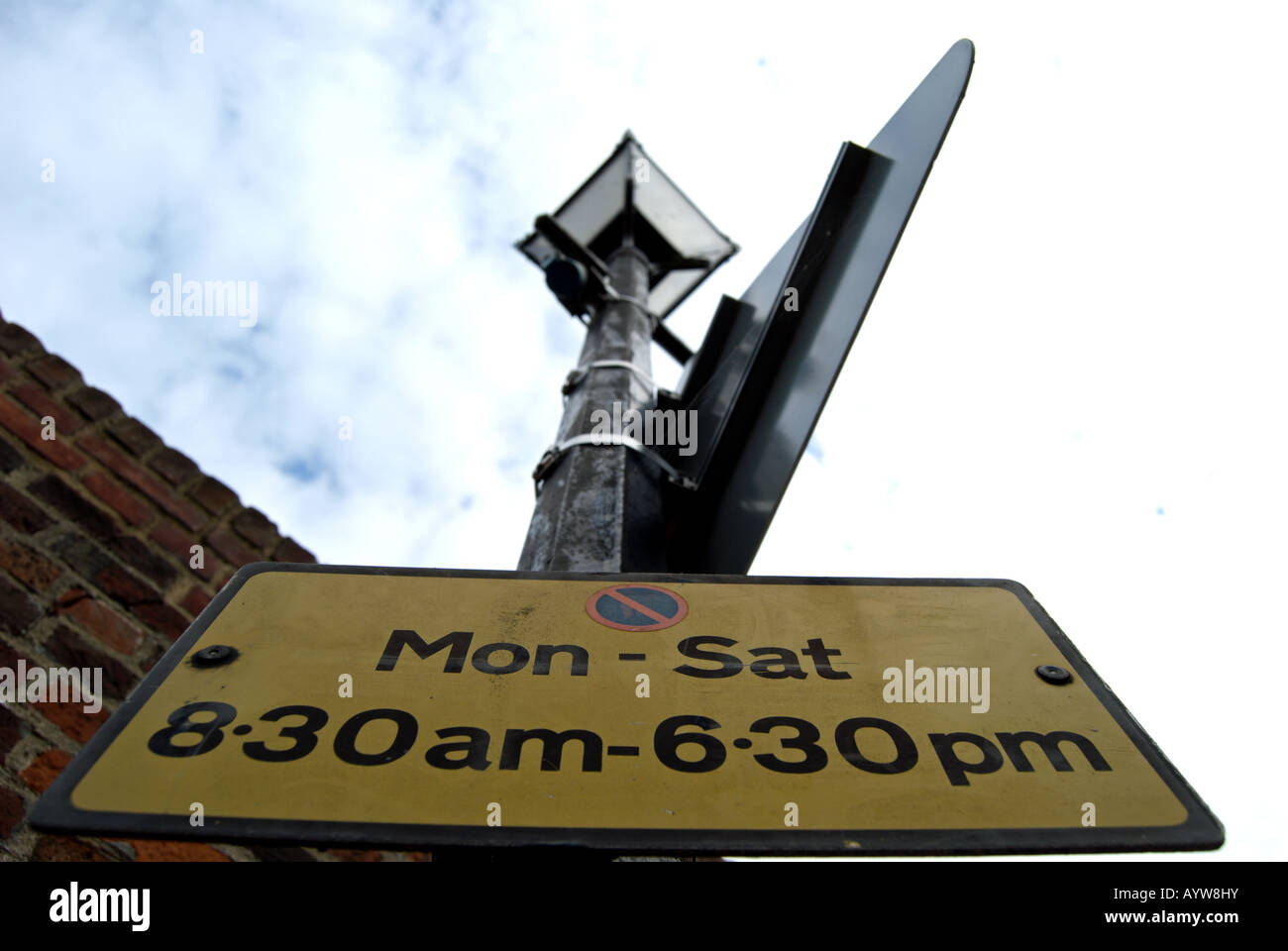 No waiting road sign hi-res stock photography and images - Alamy