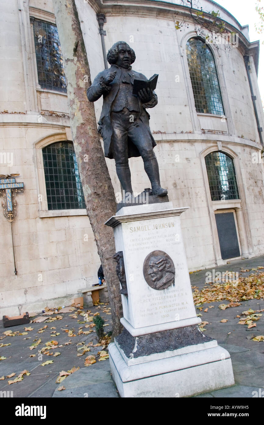 Statue in fleet street london hi-res stock photography and images - Alamy