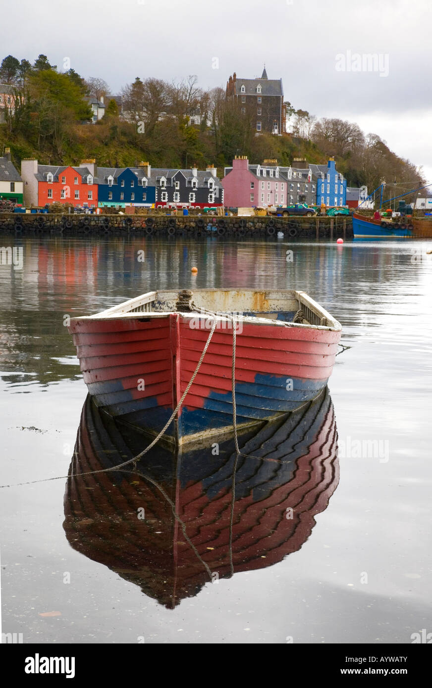 Island tobermory balamory port uk hi-res stock photography and images ...