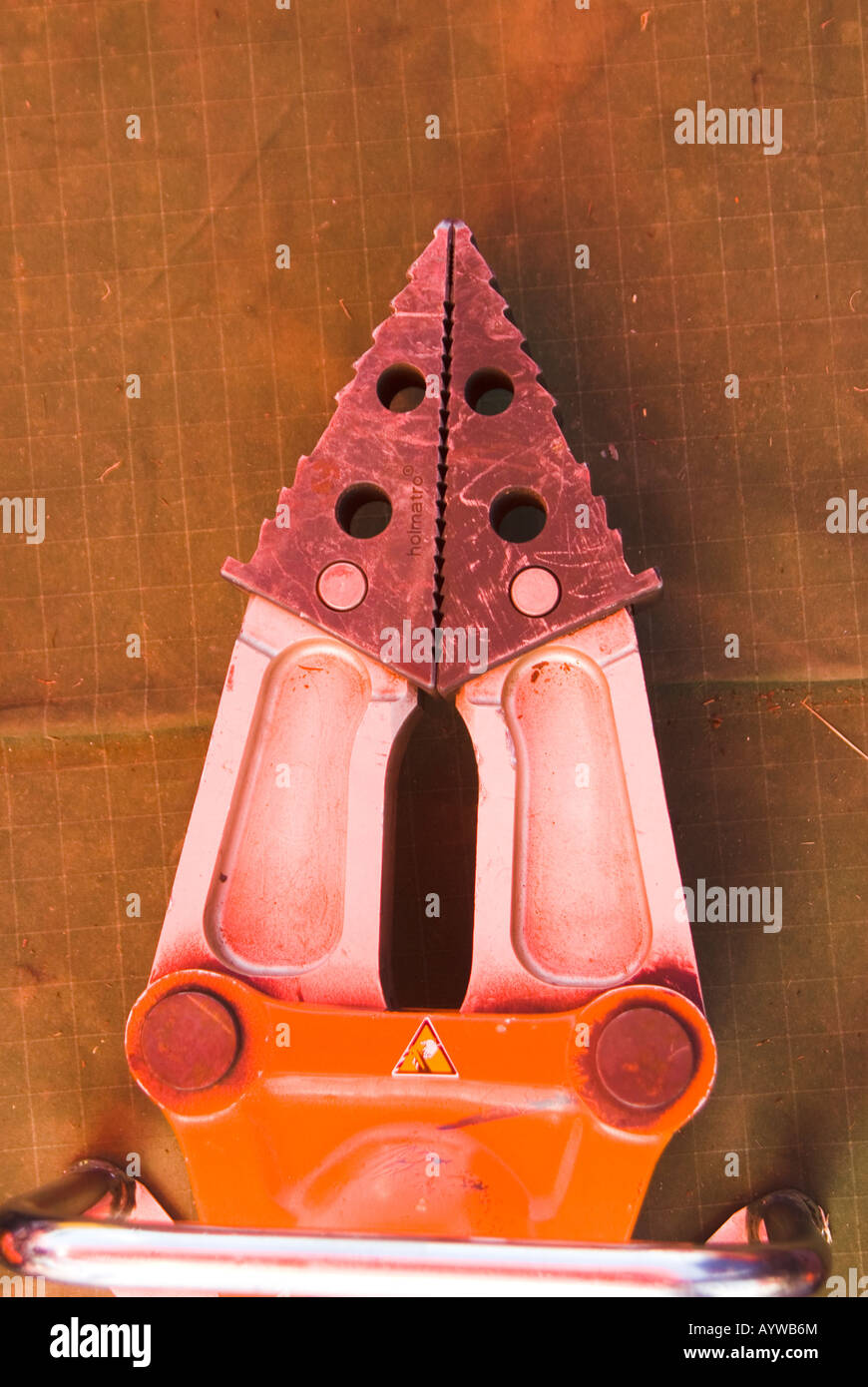Jaws of life tool hi-res stock photography and images - Alamy