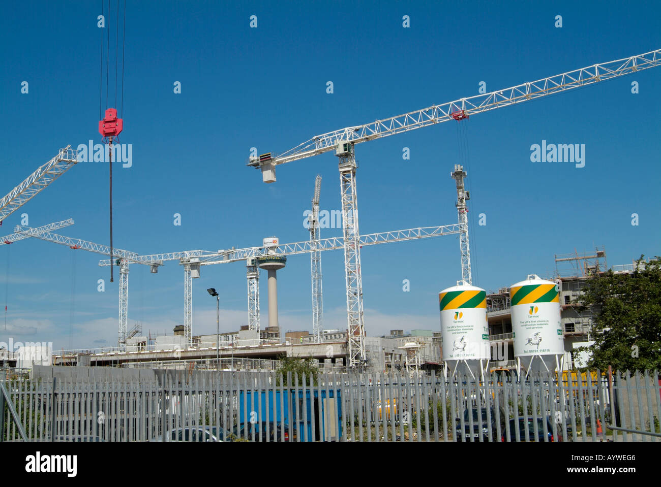 Building construction site in liverpool hi-res stock photography and ...