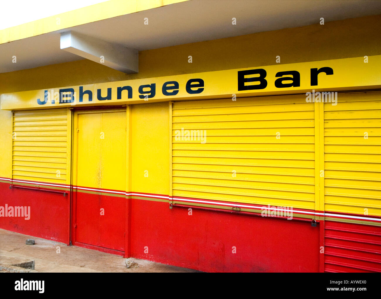 Shop frontage in popular colour scheme - Mauritius Stock Photo - Alamy