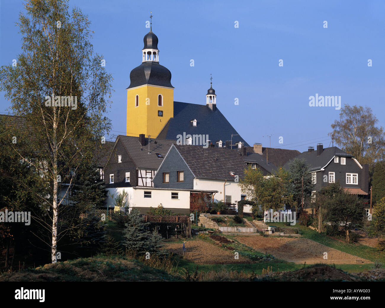Ortsansicht, Dorfansicht, Buergerhaeuser und Kirche, Friesenhagen ...