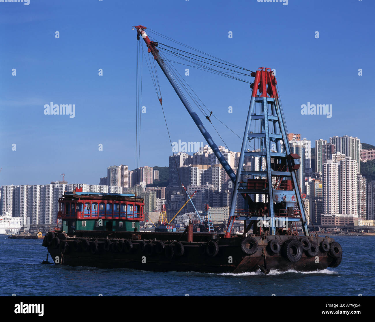 Hafen, Containerschiff, Wolkenkratzer-Skyline Causeway Bay, Hong Kong ...