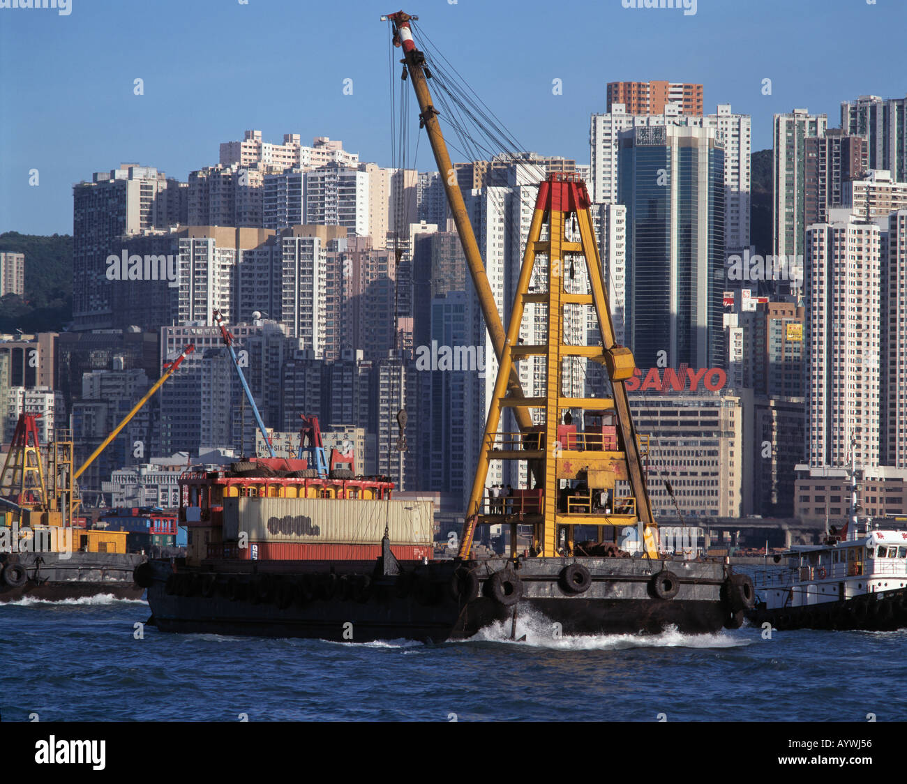 Hafen, Containerschiff, Wolkenkratzer-Skyline Causeway Bay, Hong Kong ...
