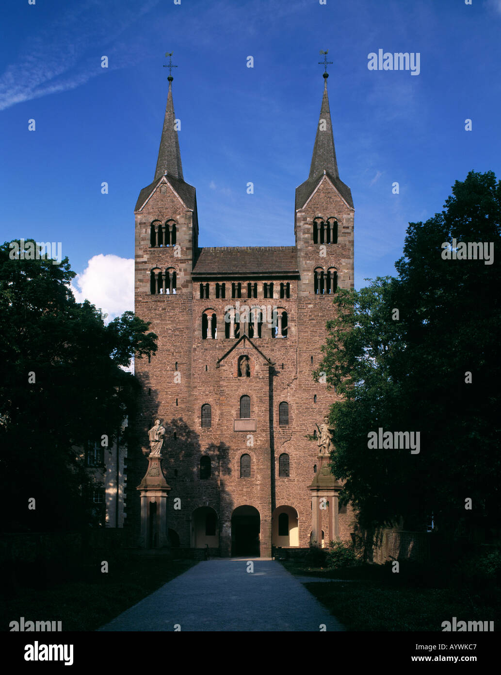Westwerk der Klosterkirche im Benediktinerkloster Corvey in Hoexter ...