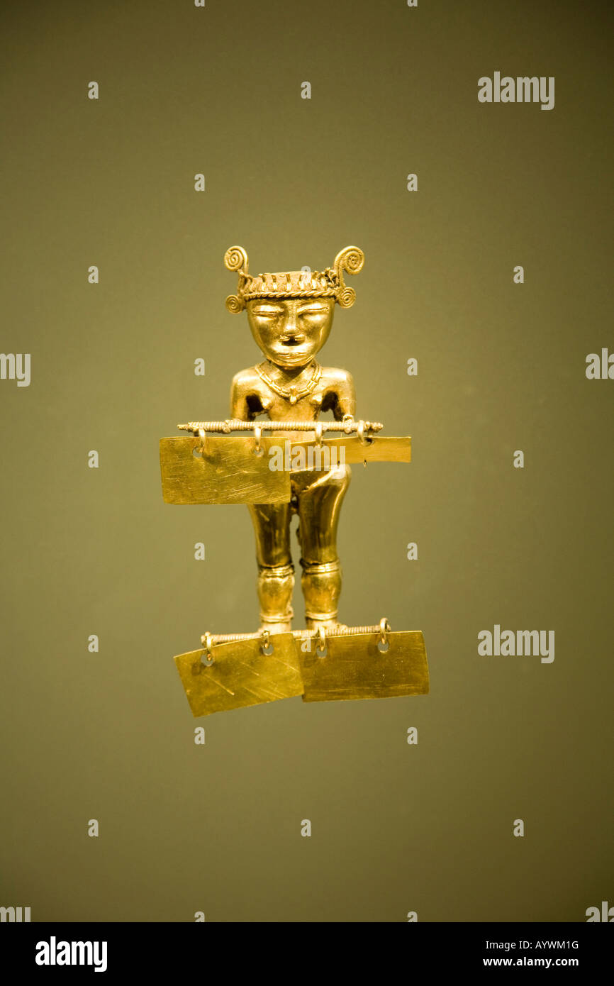 Gold Muisca votive figurine in the Bogotá gold museum Stock Photo - Alamy