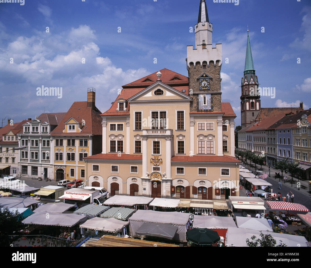 Marktplatz, Marktstaende, Wochenmarkt, Stadthaus "Goldenes Schiff ...