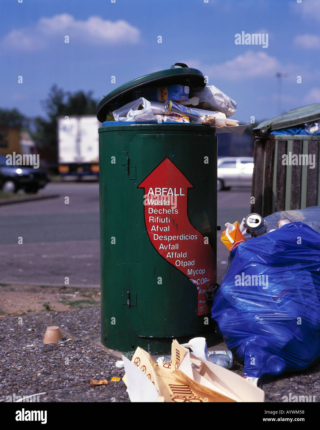 environment, pollution, rubbish, waste, over crowded dustbin Stock ...
