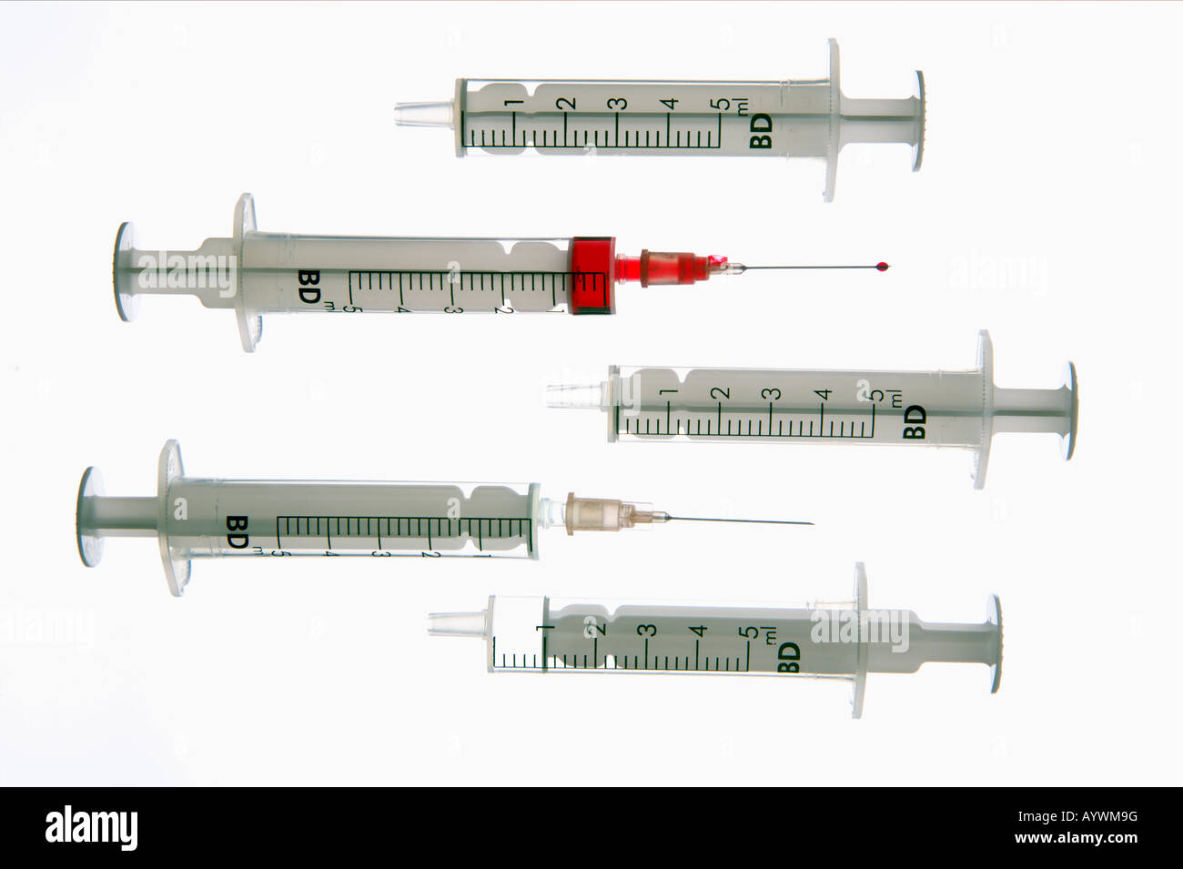 Five syringes, one filled with red liquid Stock Photo - Alamy