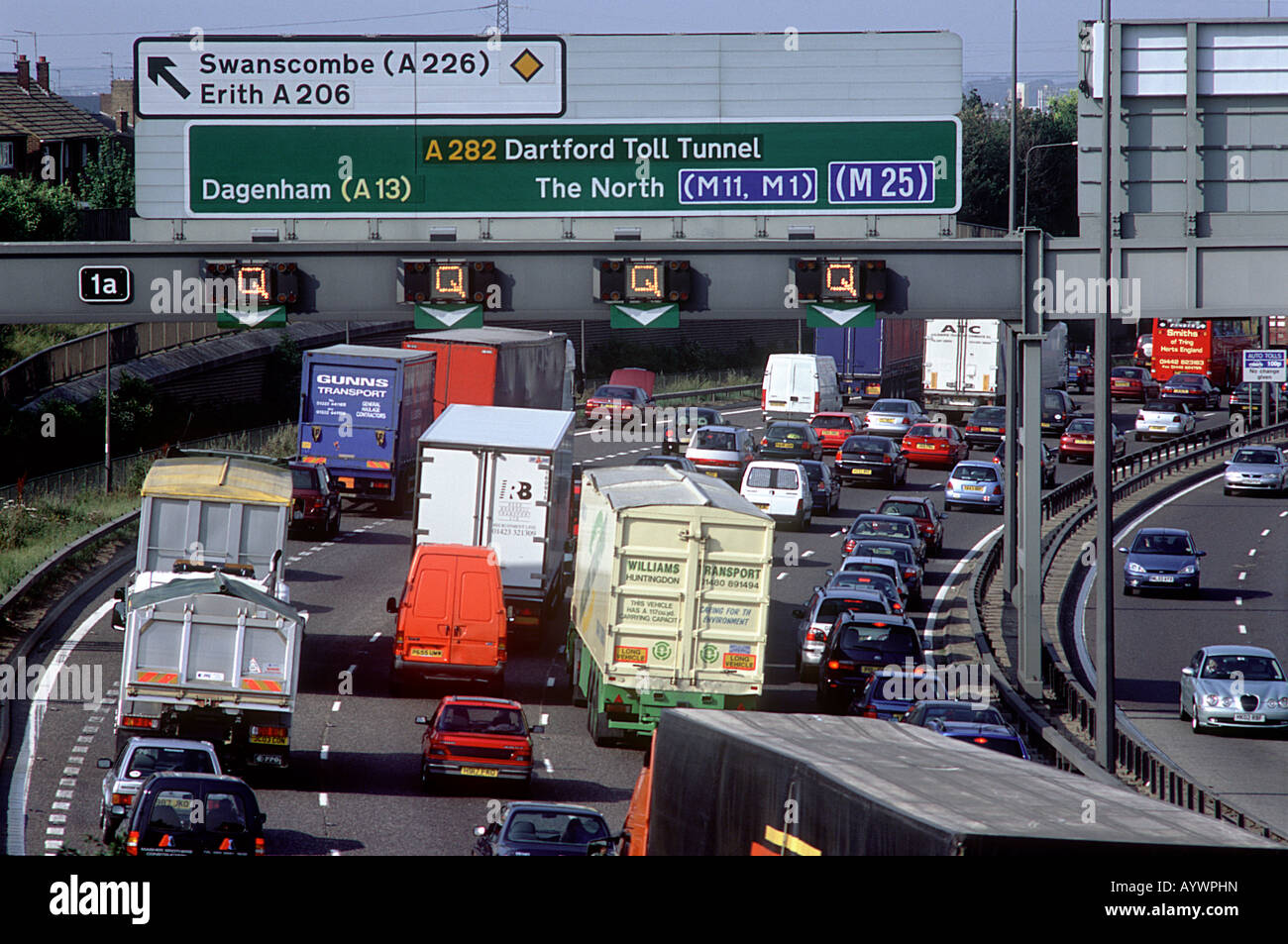 Motorway matrix sign hi-res stock photography and images - Alamy