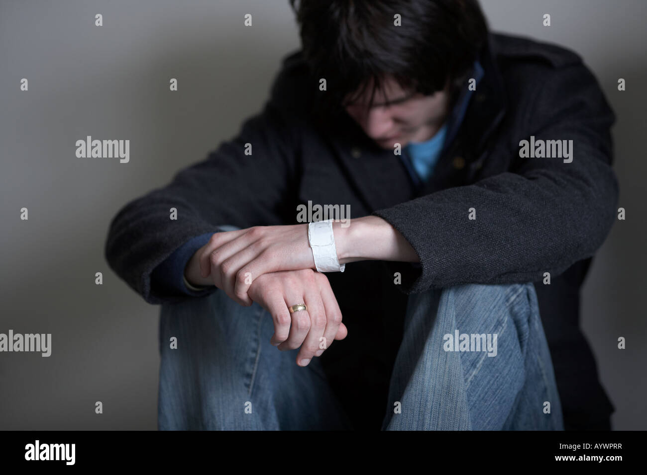 Man fetal position hi-res stock photography and images - Alamy