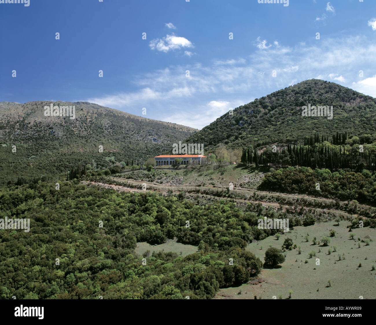 Kloster Agia Lavra in huegeliger Landschaft in Kalavryta, Peloponnes ...