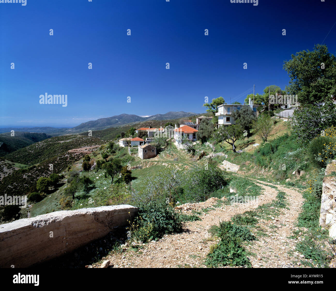 Berglandschaft und Dorf Kalanos, Peloponnes, Griechenland Stock Photo ...