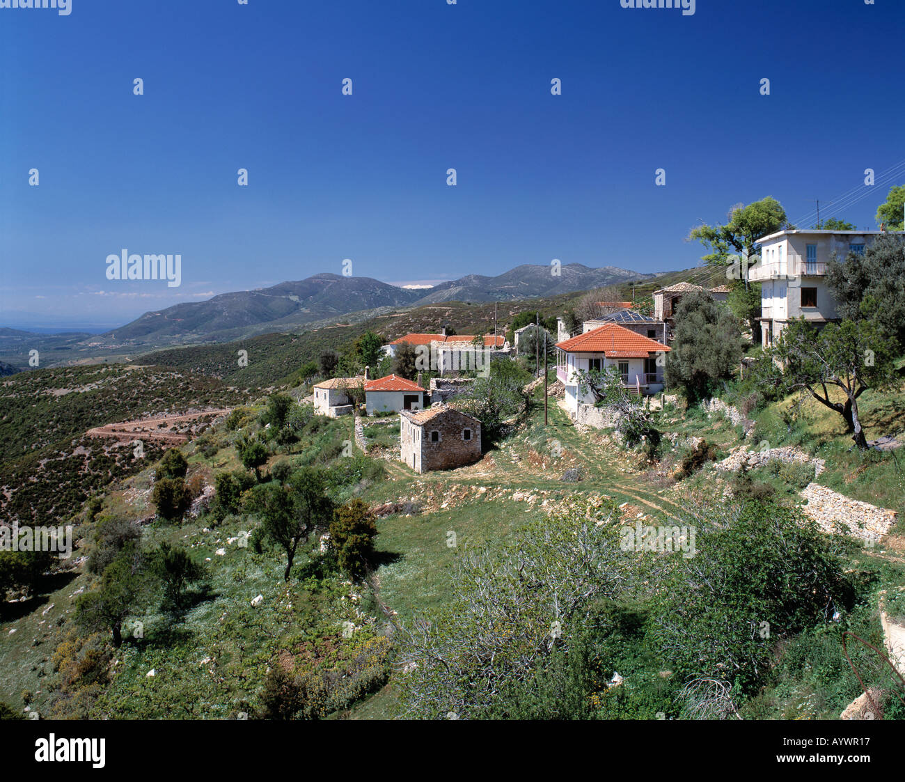 Berglandschaft und Dorf Kalanos, Peloponnes, Griechenland Stock Photo ...