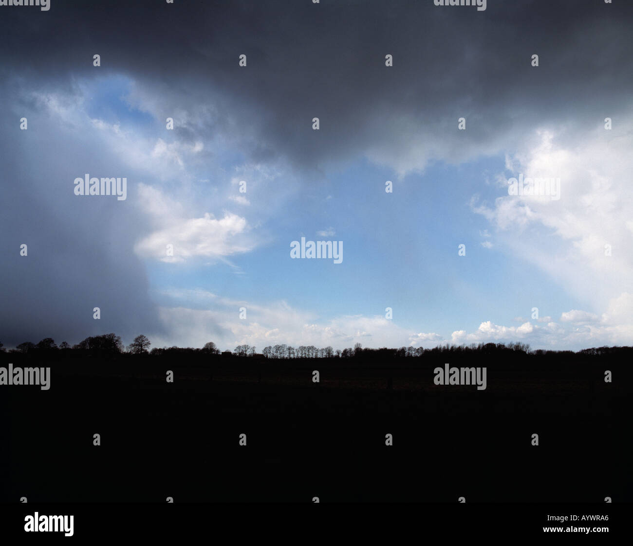 Dunkle farben hi-res stock photography and images - Alamy