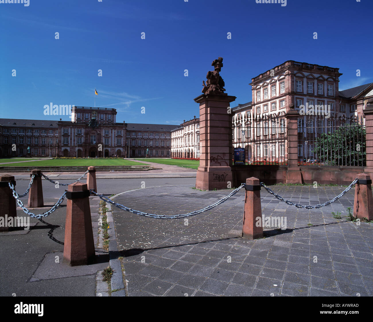 Baroque castle mannheim hi-res stock photography and images - Alamy