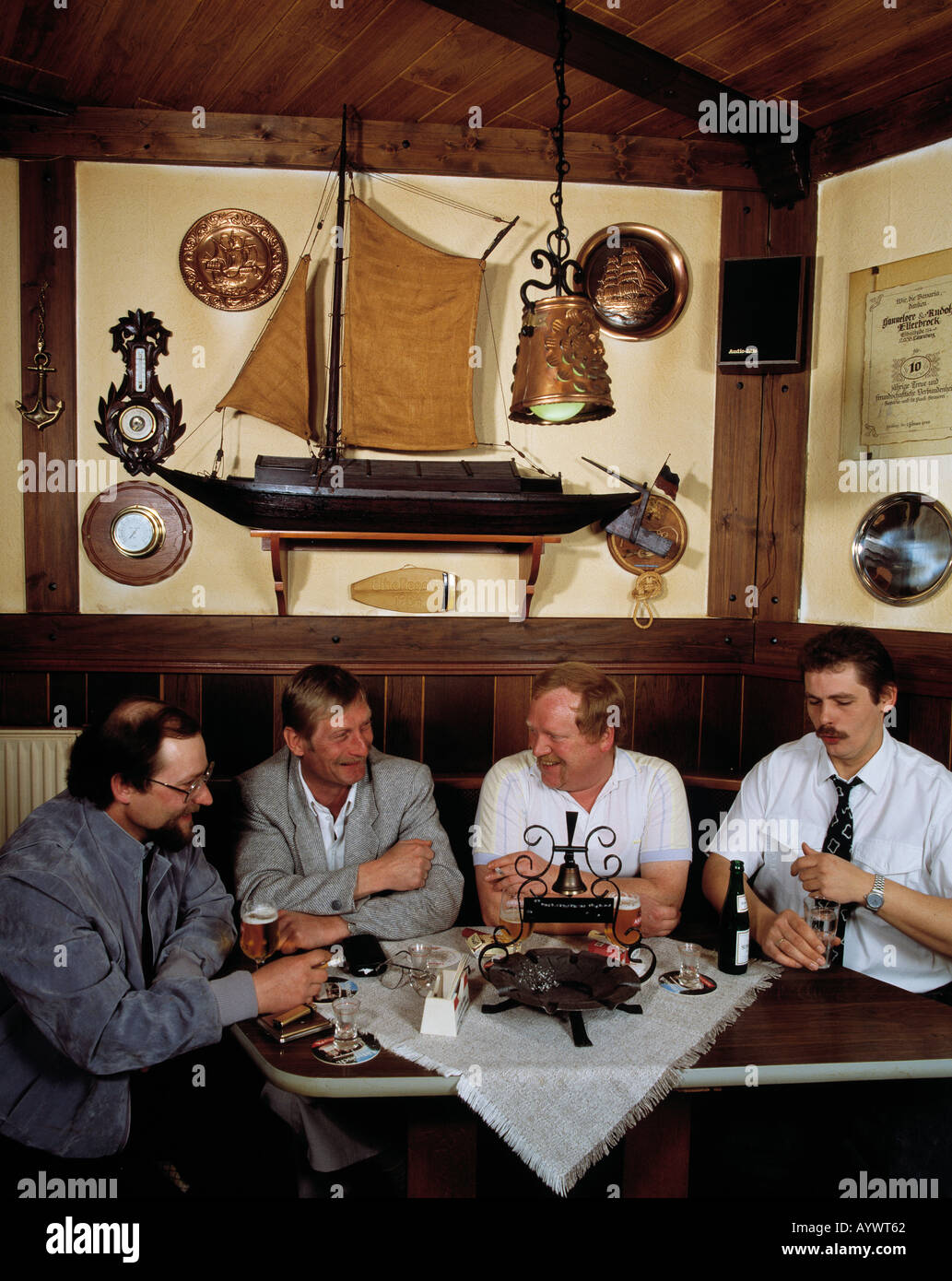 Regulars round hi-res stock photography and images - Alamy