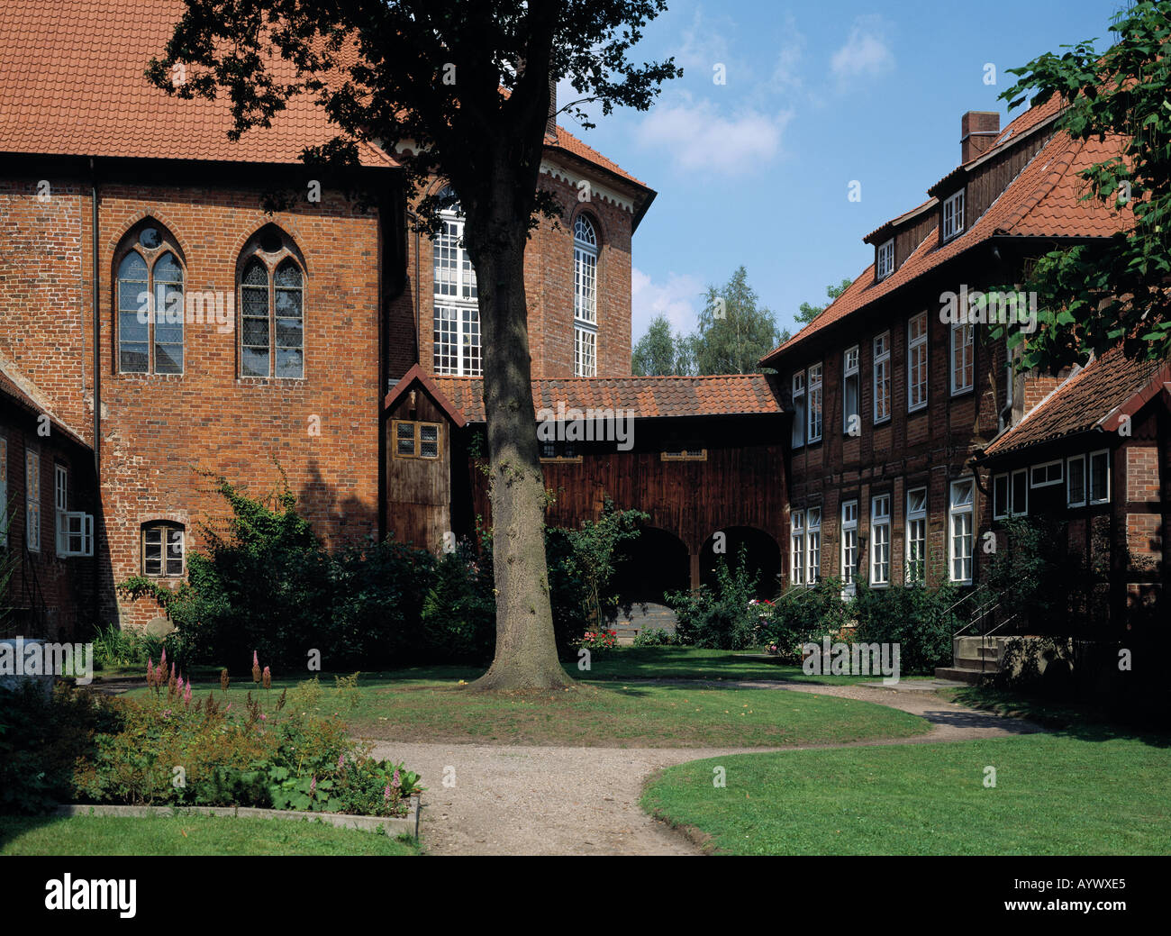 Innenhof vom Kloster Walsrode, Aebtissinnengang mit Aebtissinnenhaus ...