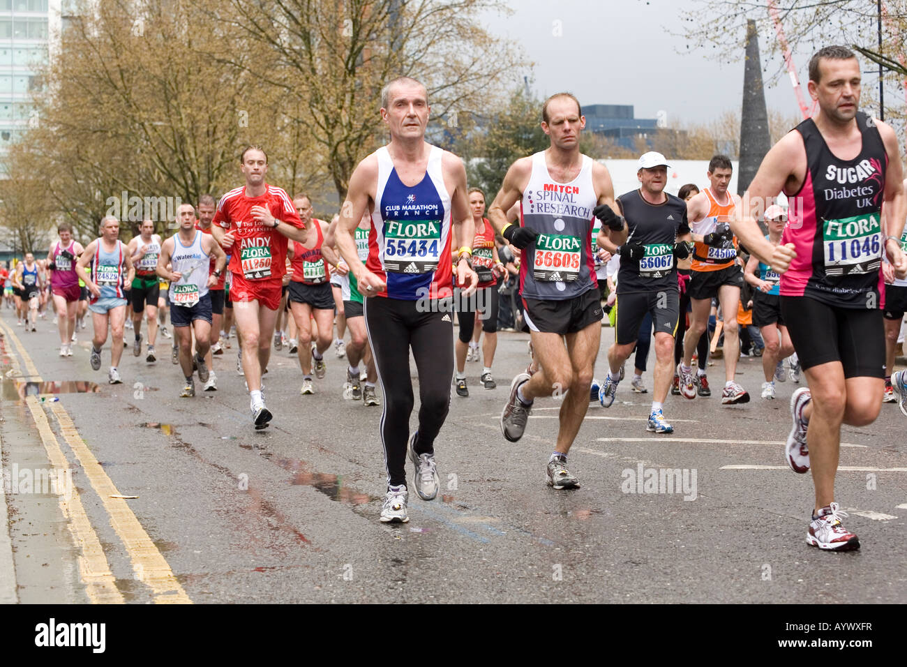 Charity runners, London marathon 2008, Canary Wharf, London, England ...