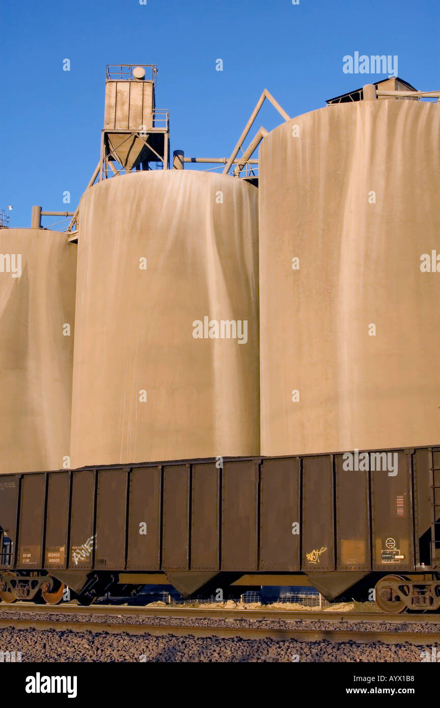 Cement plant railroad hi-res stock photography and images - Alamy