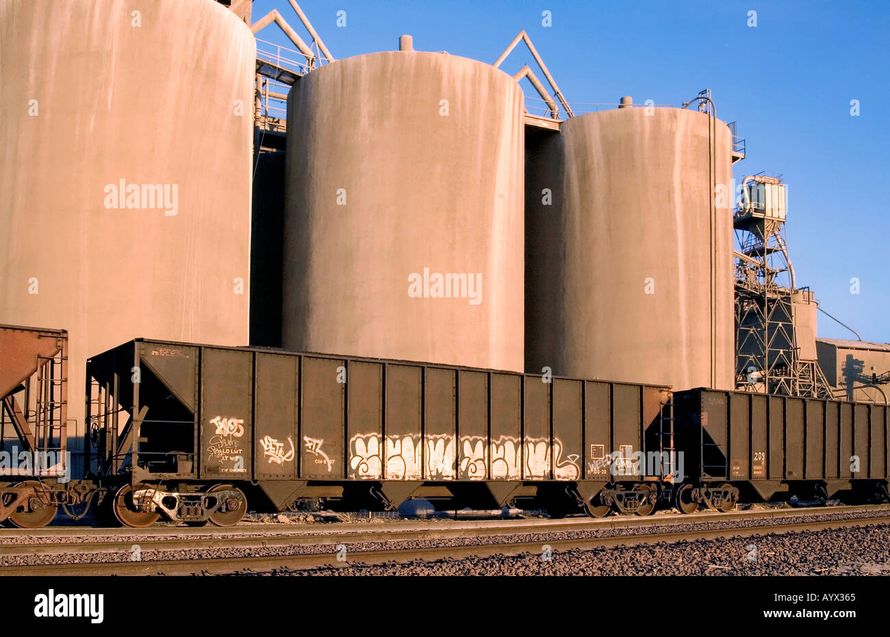 Cement plant railroad hi-res stock photography and images - Alamy