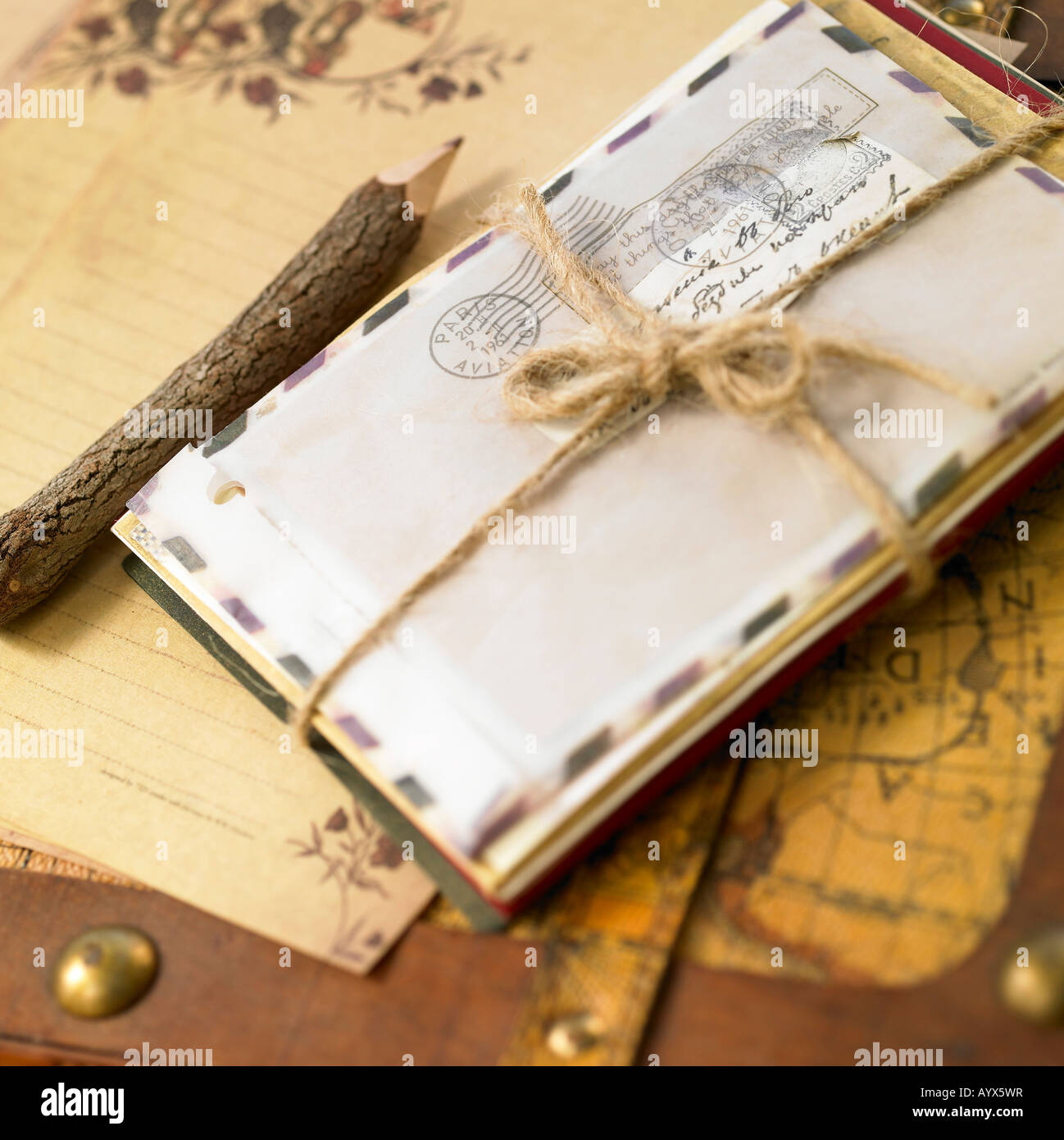 Letterenvelope hi-res stock photography and images - Alamy